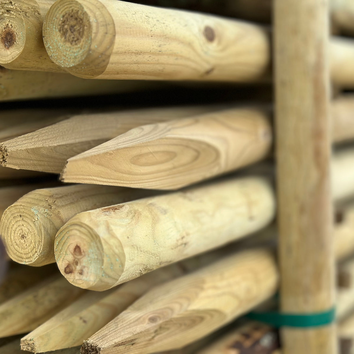 50mm Machine Round posts Pointed – Lynx Outdoor Products